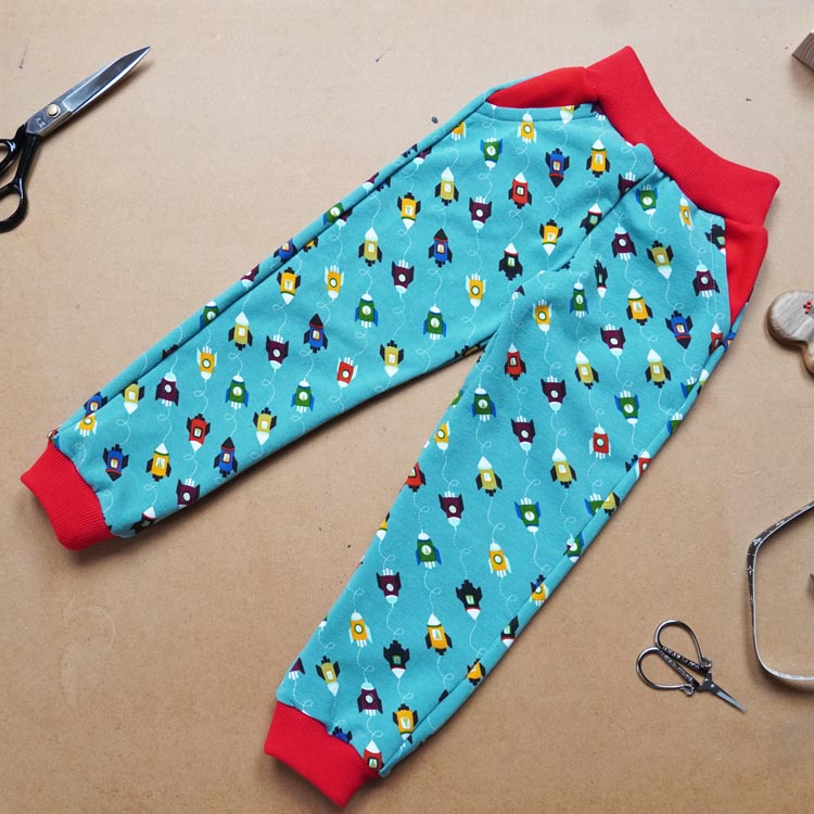 Střih - dětské tepláky do nápletu HOME (velikosti 80 - 164) - 80–122 ...